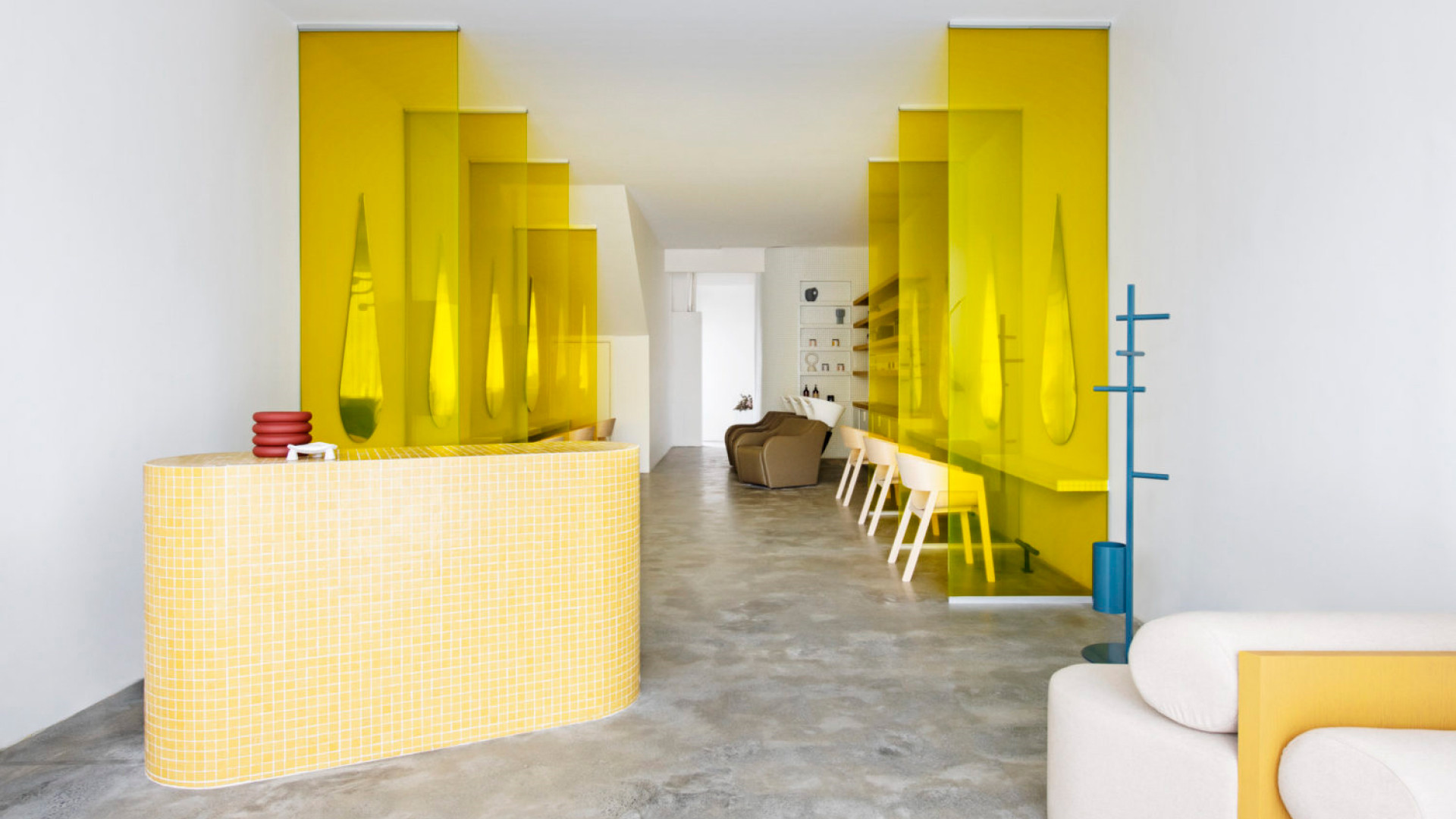 Интерьер парикмахерской Mitch Studio